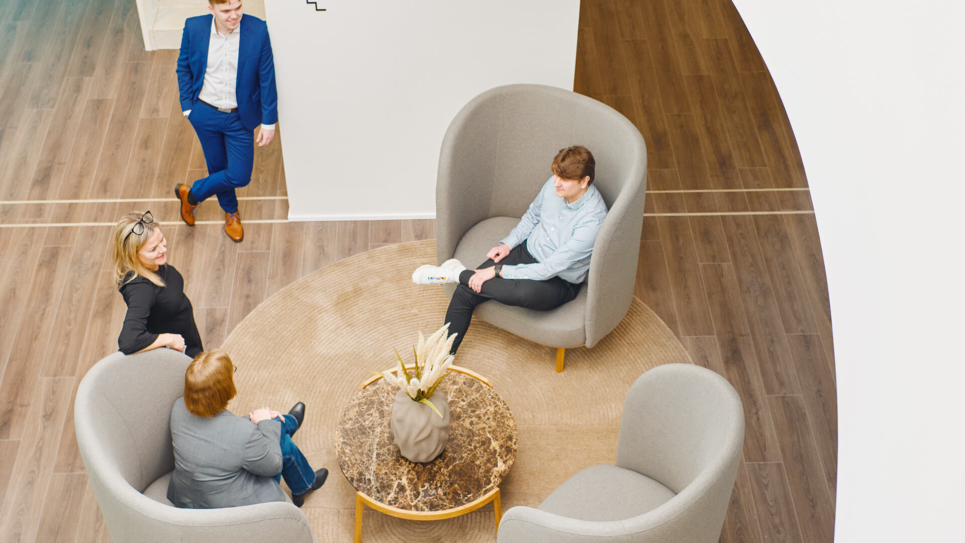 Alle vores dygtige medarbejdere • Powered-By